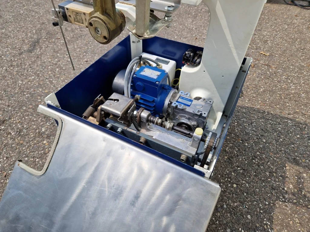 Cyklop EMT binding machine • Duijndam Machines