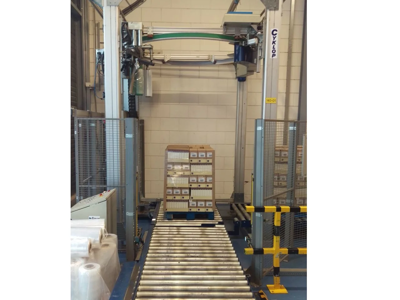 Cyklop GL 2000 pallet wrapper • Duijndam Machines
