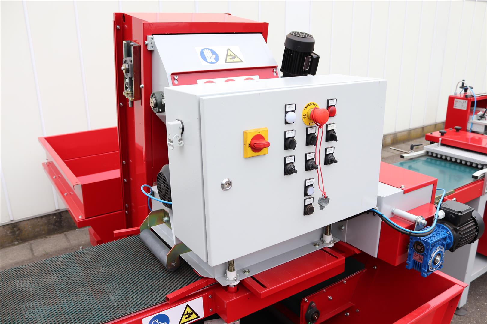 Da Ros seeding line with pot in tray machine • Duijndam Machines