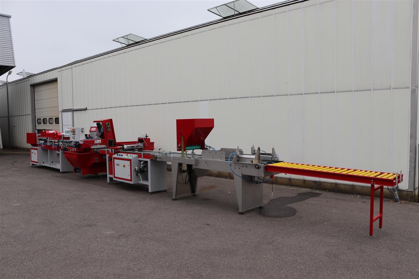 Da Ros seeding line with pot in tray machine • Duijndam Machines