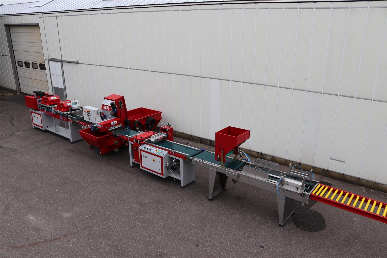 Da Ros seeding line with pot in tray machine • Duijndam Machines