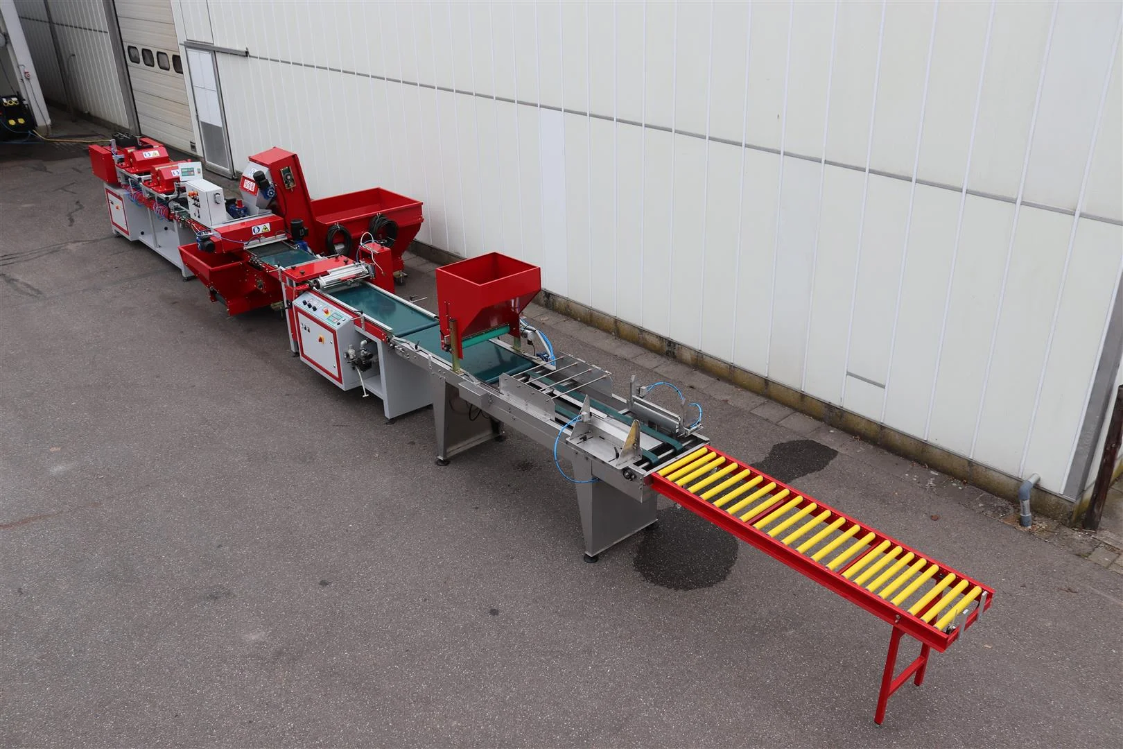 Da Ros seeding line with pot in tray machine • Duijndam Machines