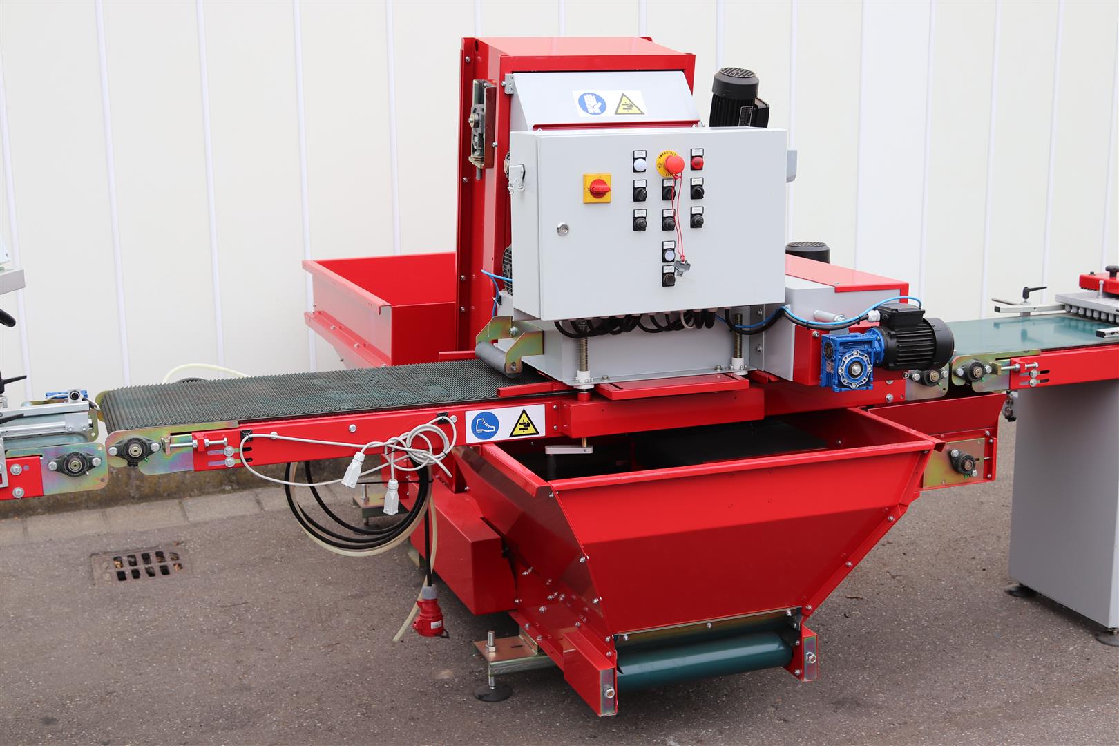 Da Ros seeding line with pot in tray machine • Duijndam Machines