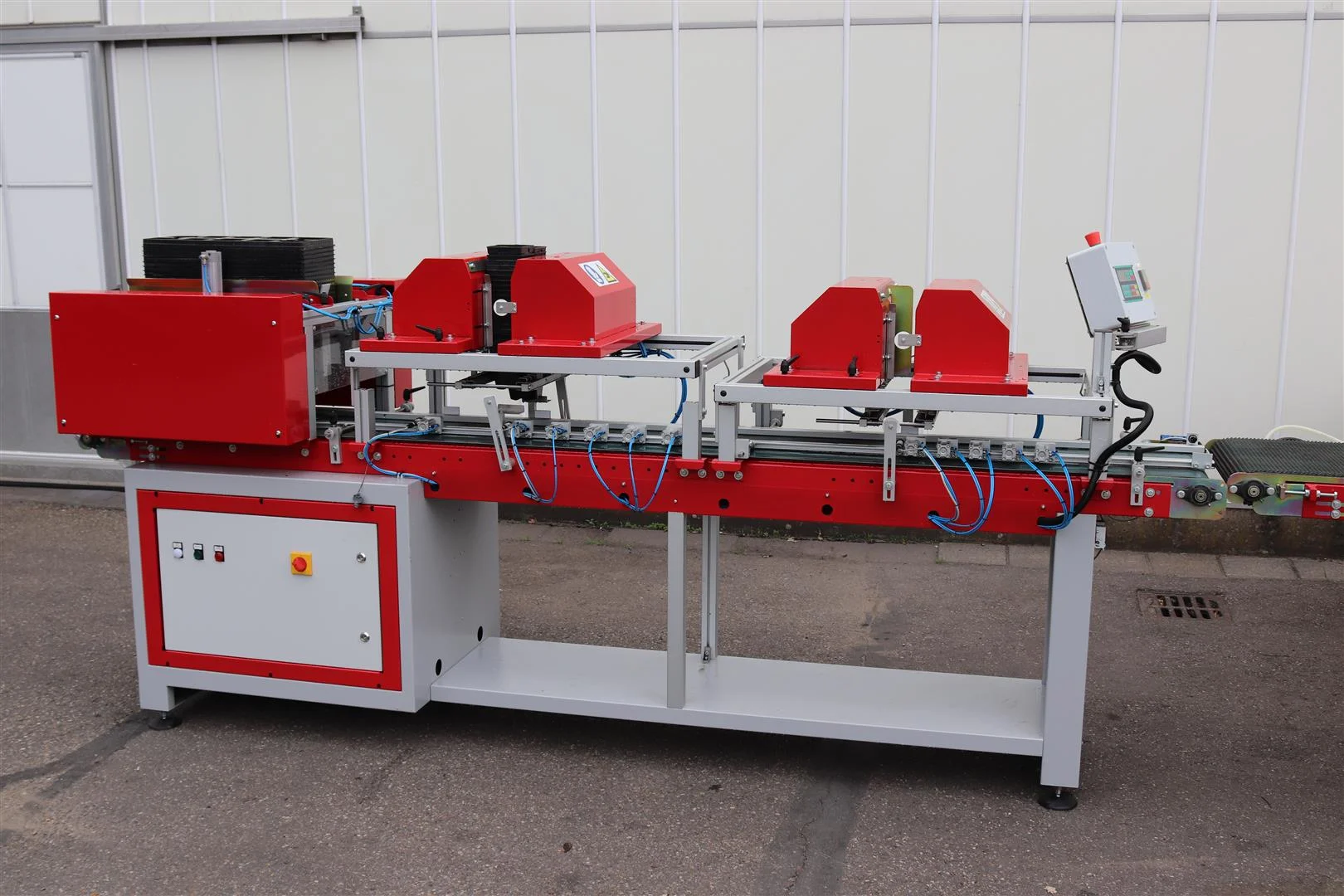 Da Ros pot in tray destacker • Duijndam Machines