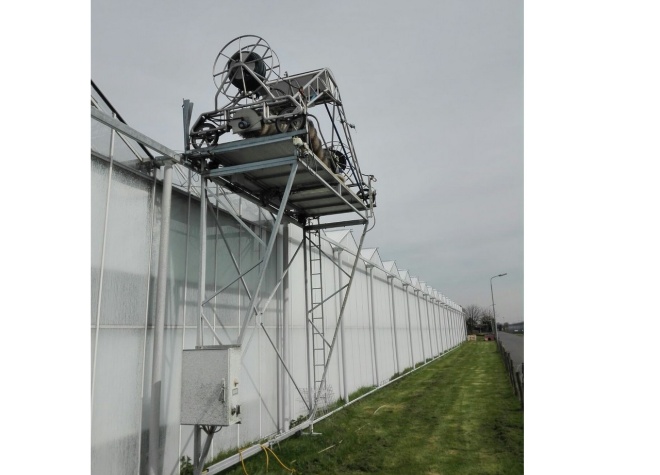 Roofmaster Light greenhouse roof washing machine • Duijndam Machines