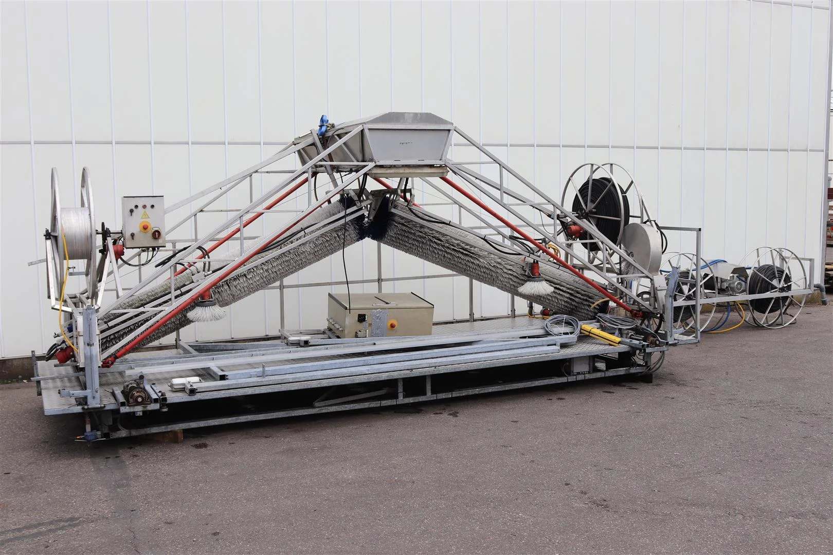 Brinkman Roof top washing machine for greenhouse • Duijndam Machines