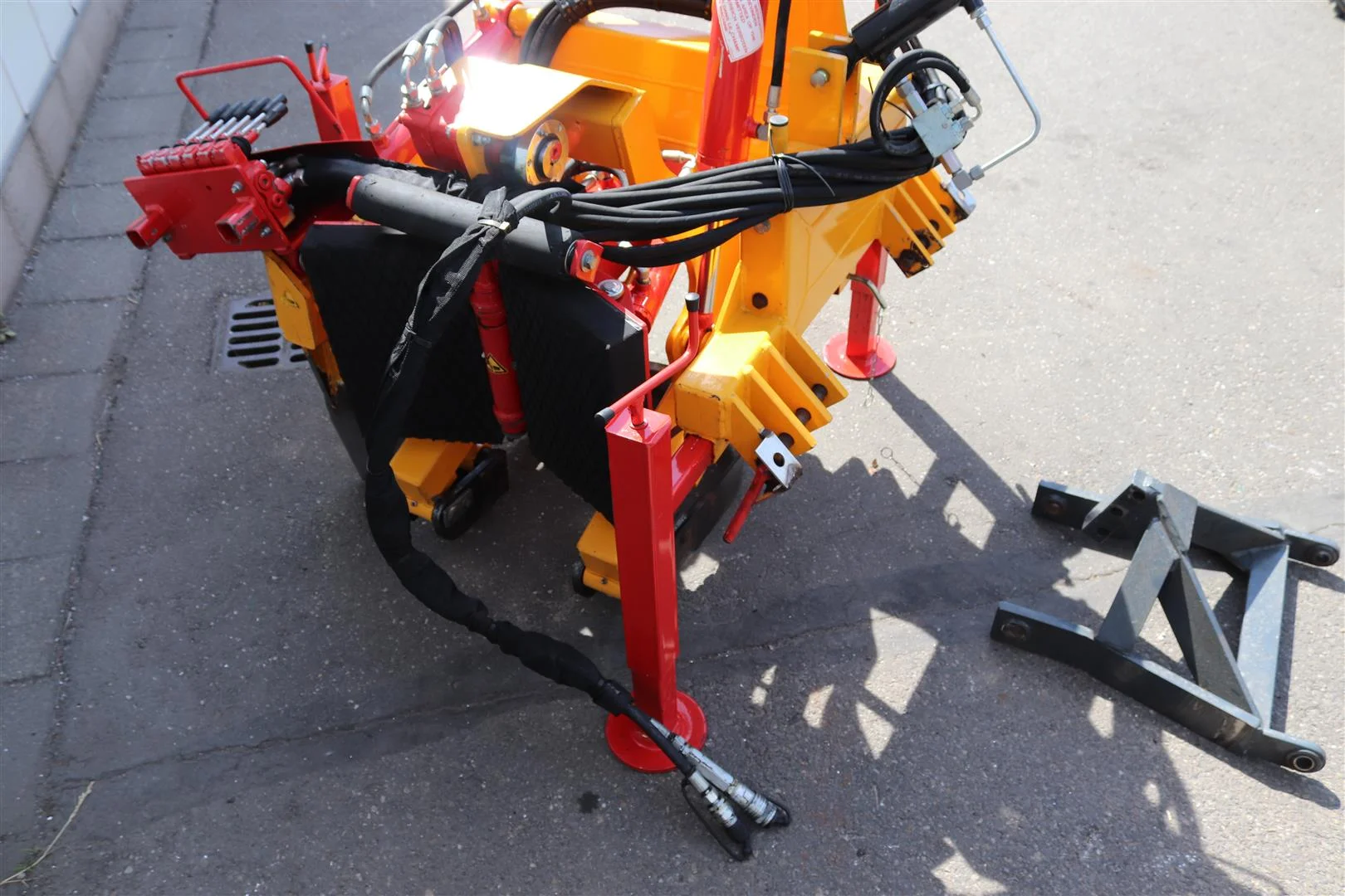 Damcon Select KV-40 tree lifter • Duijndam Machines