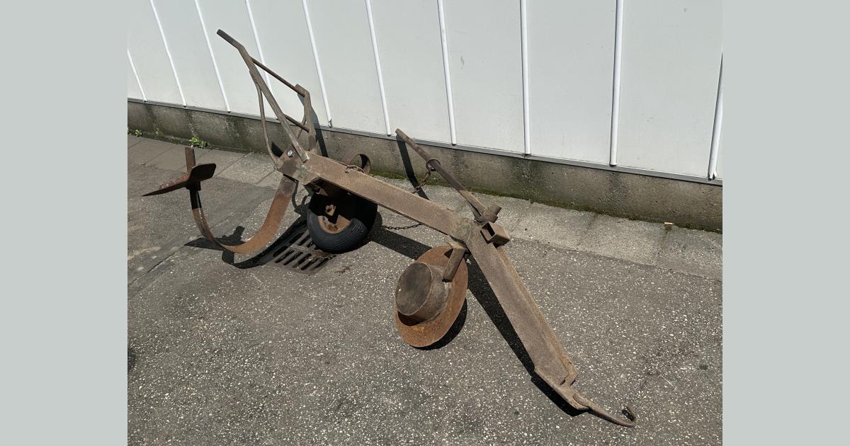 Damcon shrub and tree lifter with 2 U-knives • Duijndam Machines