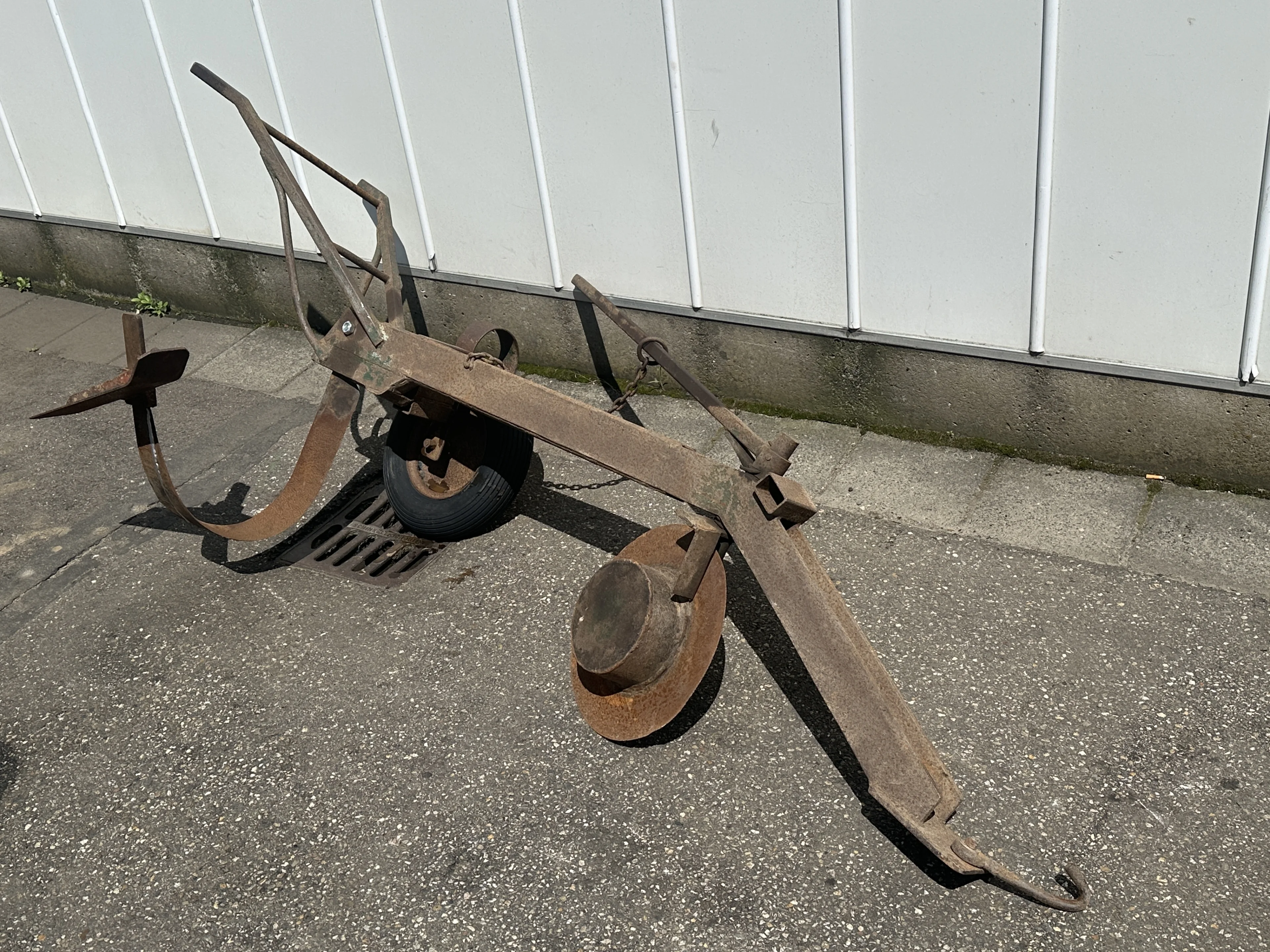 Damcon shrub and tree lifter with 2 U-knives • Duijndam Machines