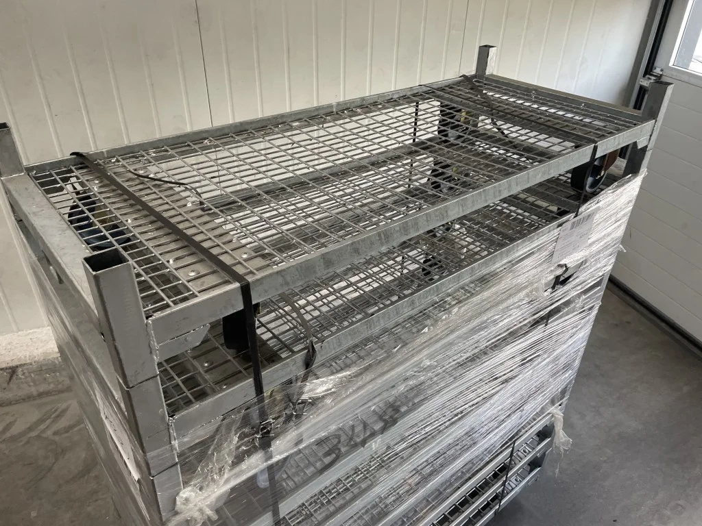 Shalves/plates danish trolleys mesh wired • Duijndam Machines