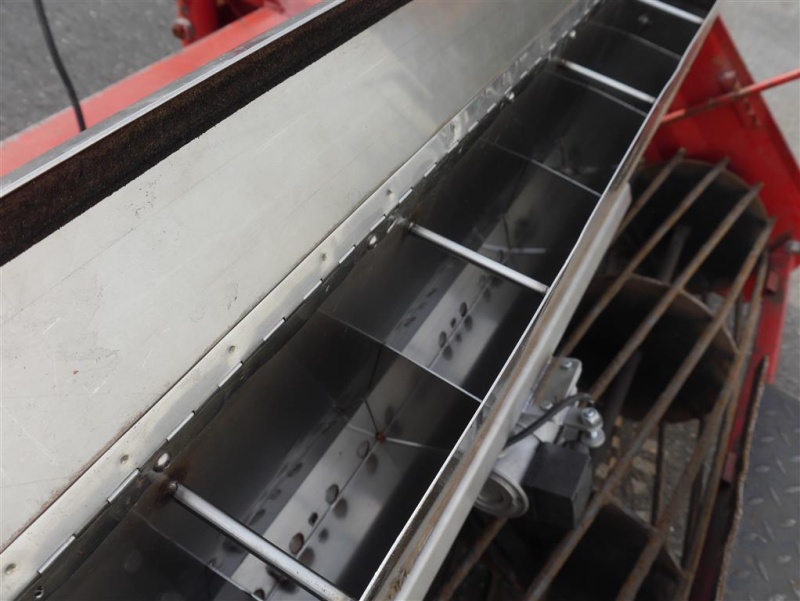 Dema mechanical seeder drill • Duijndam Machines