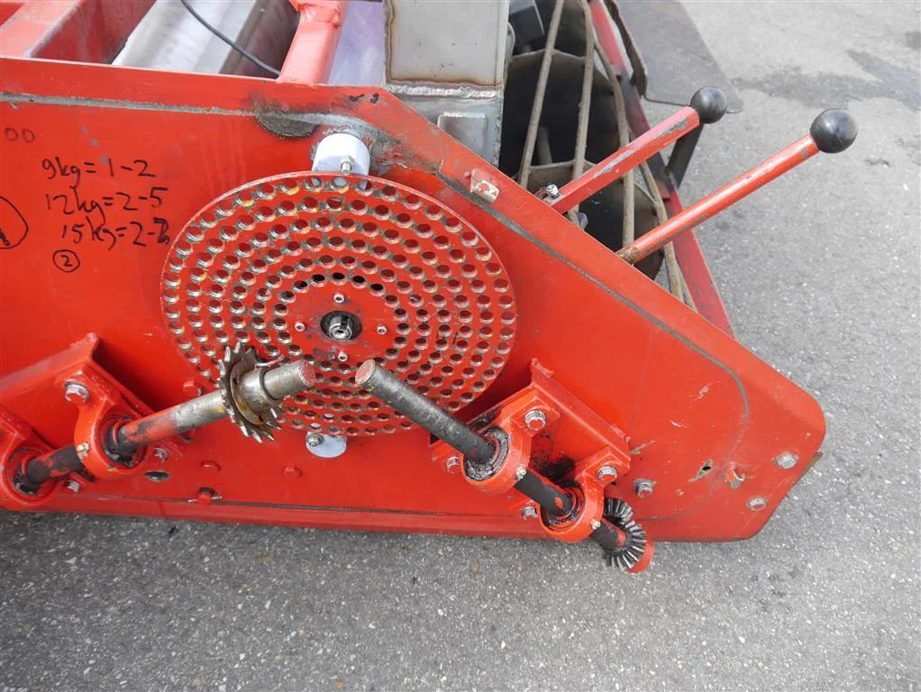 Dema mechanical seeder drill • Duijndam Machines