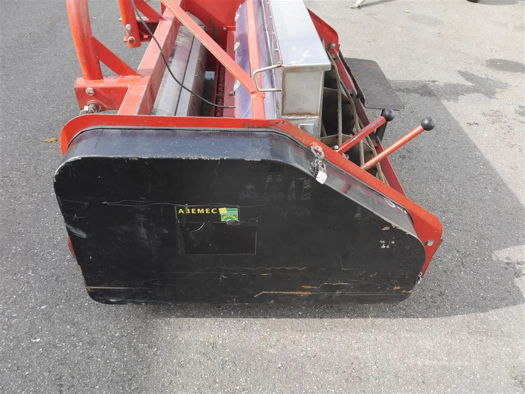 Dema mechanical seeder drill • Duijndam Machines