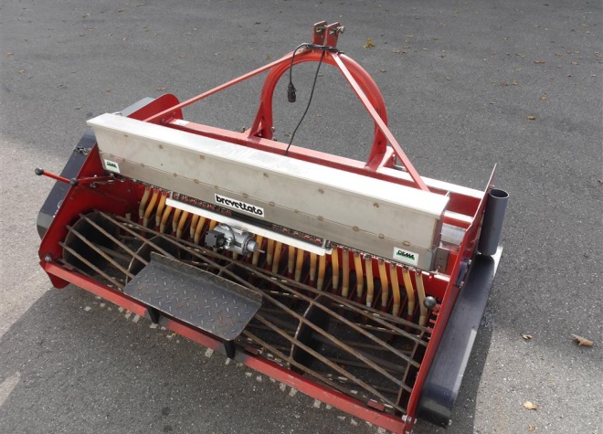 Dema mechanical seeder drill • Duijndam Machines