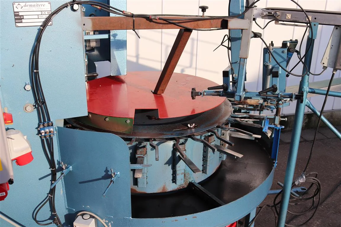 Dewa Demtec potting machine with potdispenser • Duijndam Machines