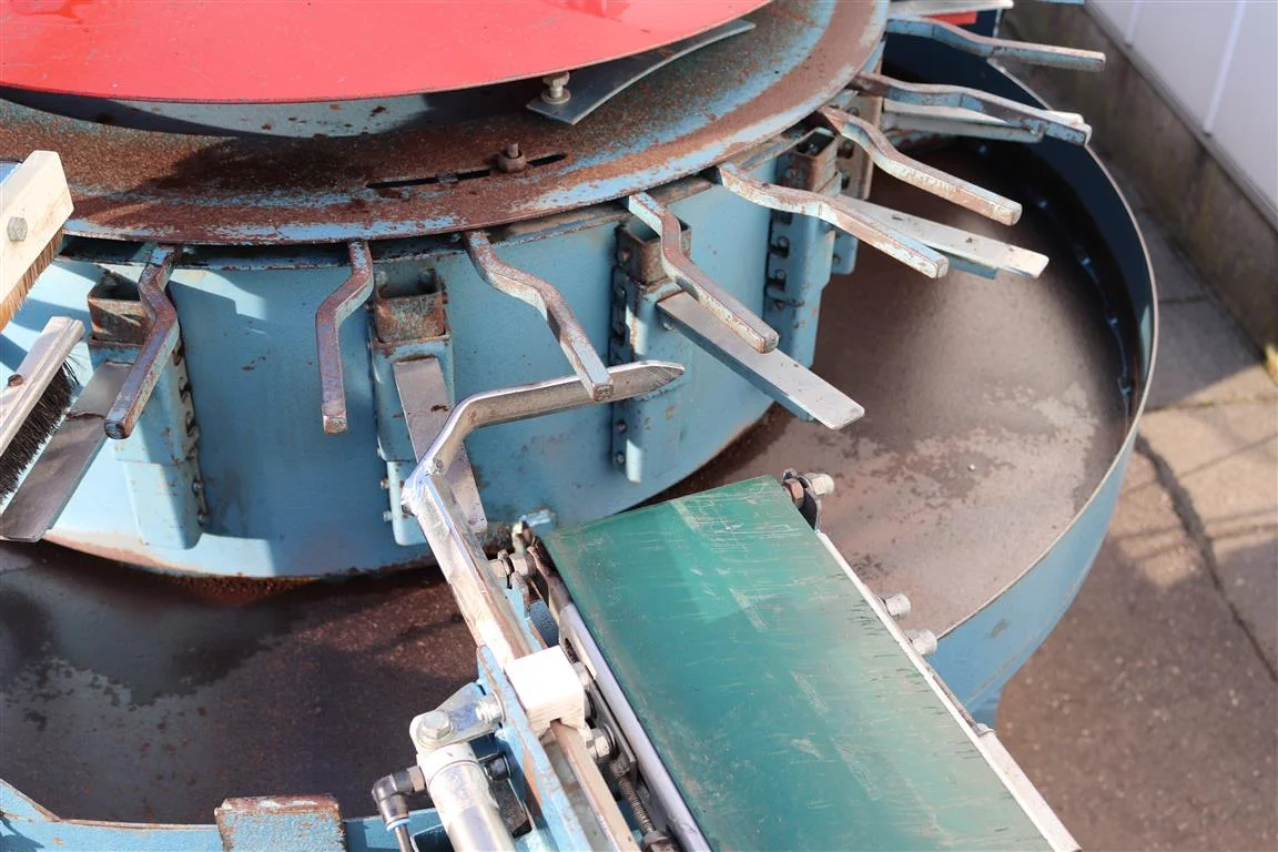 Dewa Demtec potting machine with potdispenser • Duijndam Machines