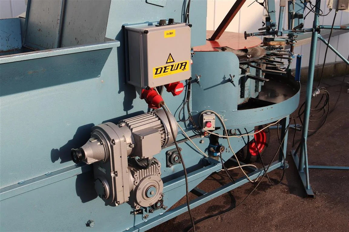 Dewa Demtec potting machine with potdispenser • Duijndam Machines