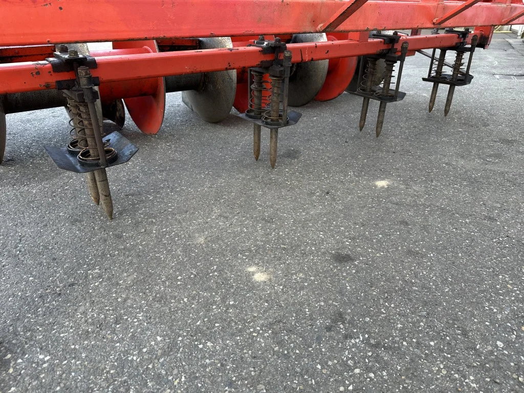 4 x 65 leek hole punching machine • Duijndam Machines