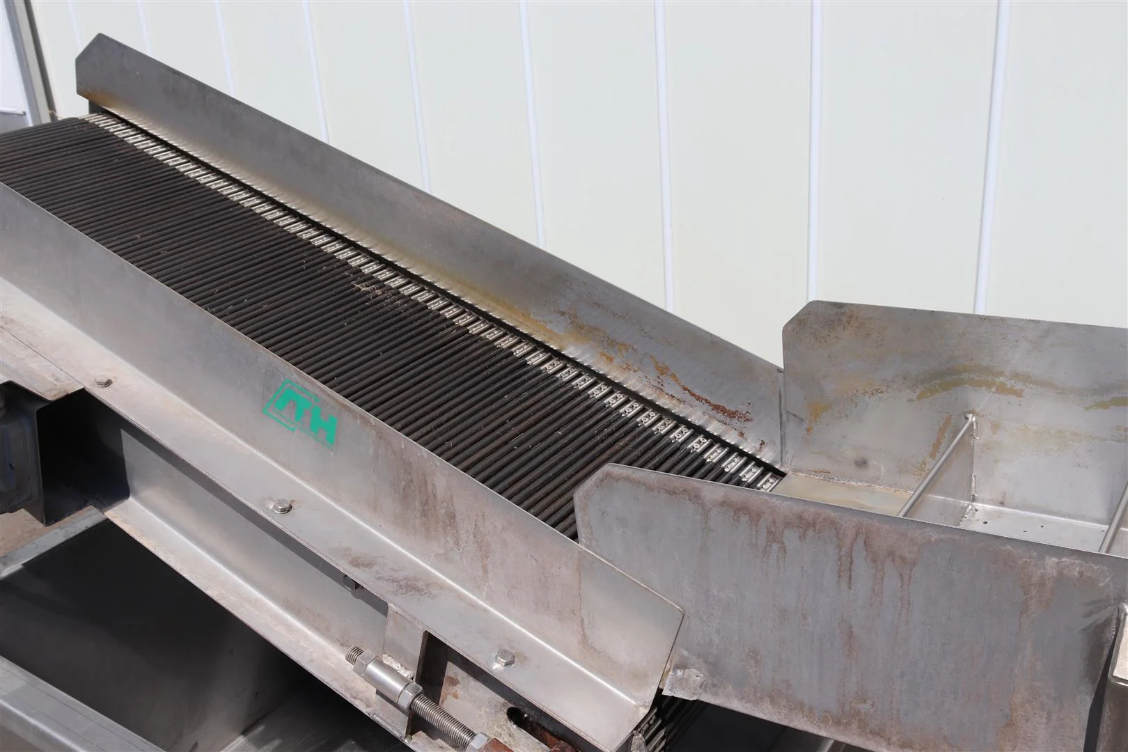 ATH destoner with web elevator • Duijndam Machines