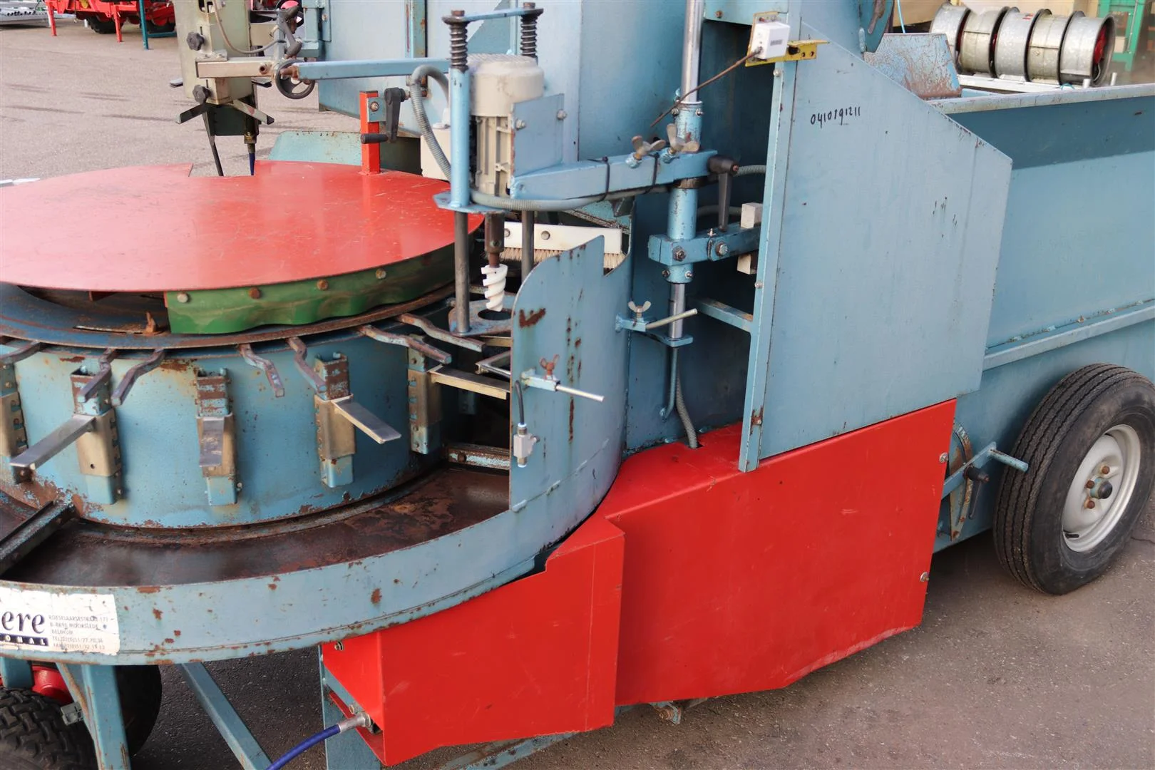 Dewa Demtec potting machine with potdispenser • Duijndam Machines