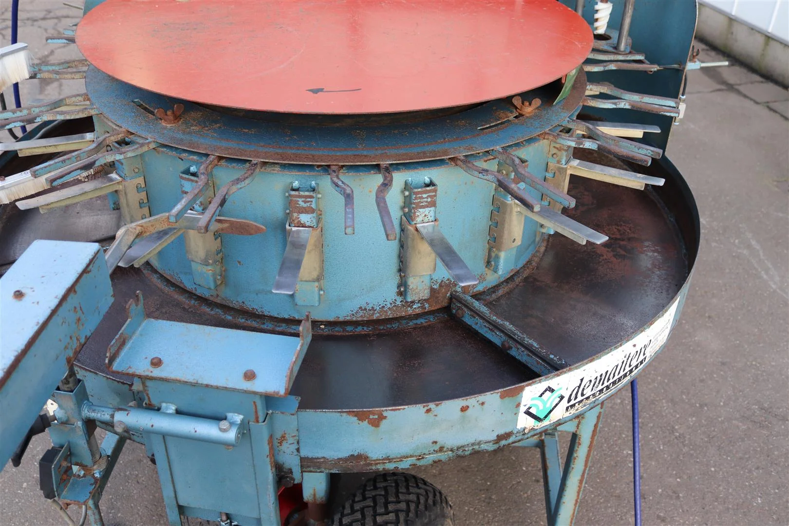 Dewa Demtec potting machine with potdispenser • Duijndam Machines