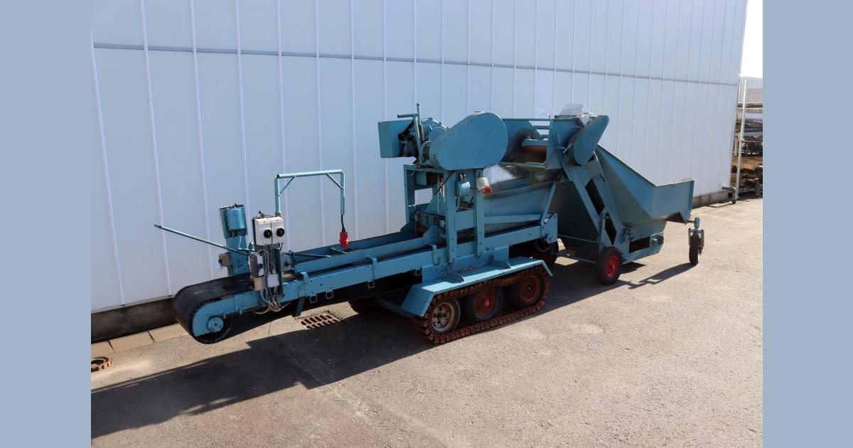 Visser / Dewa selfdriven soilblocking machine • Duijndam Machines