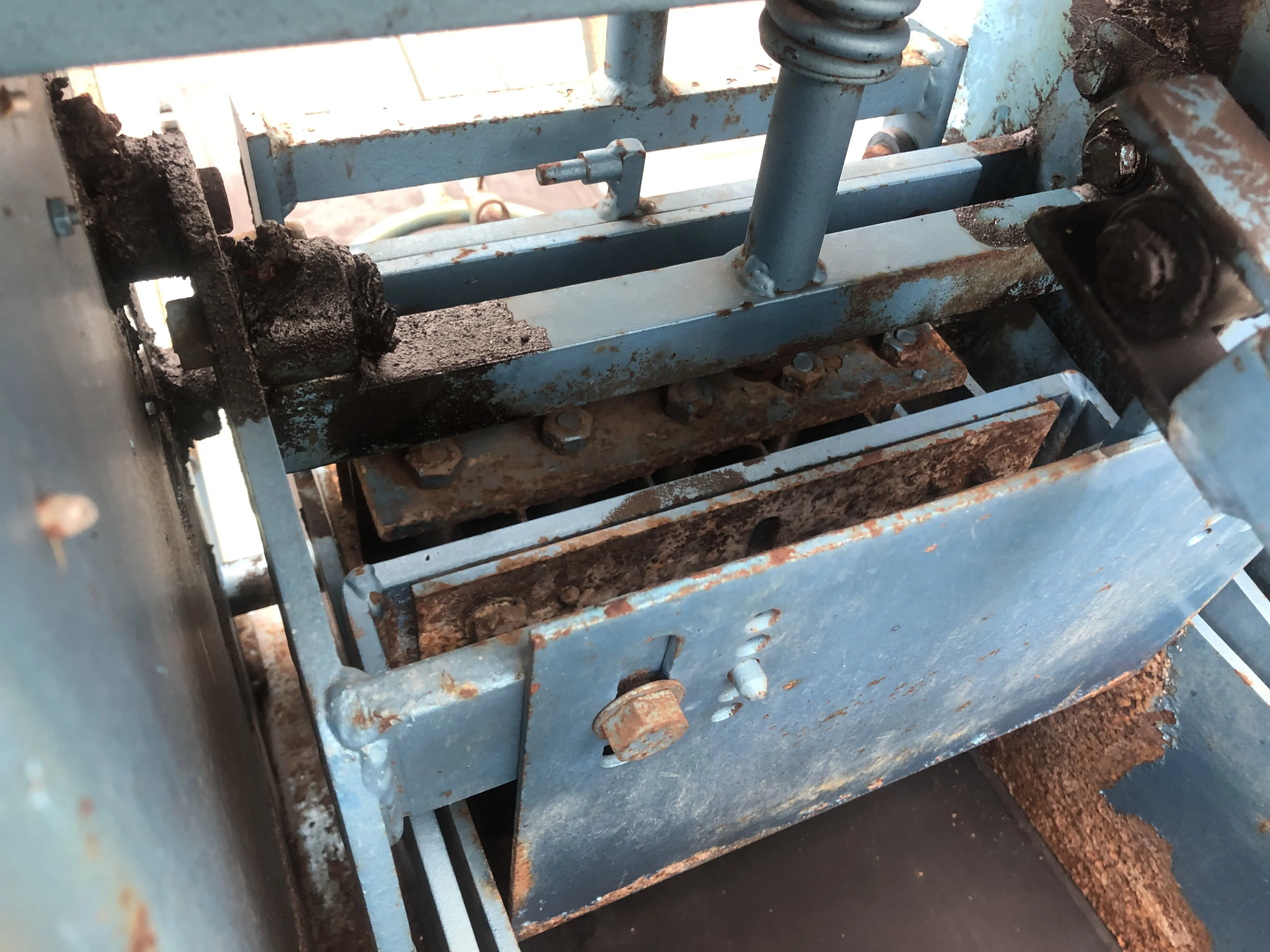 Dewa Visser KM2030 soil blocking machine • Duijndam Machines