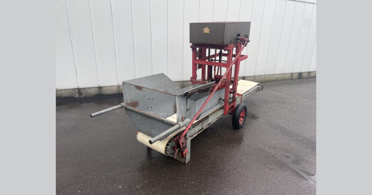 Dokex soil blocking machine • Duijndam Machines