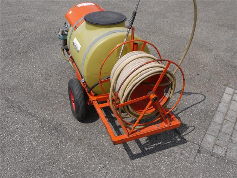 Douven spuitwagen 200 liter met benzinemotor • Duijndam Machines