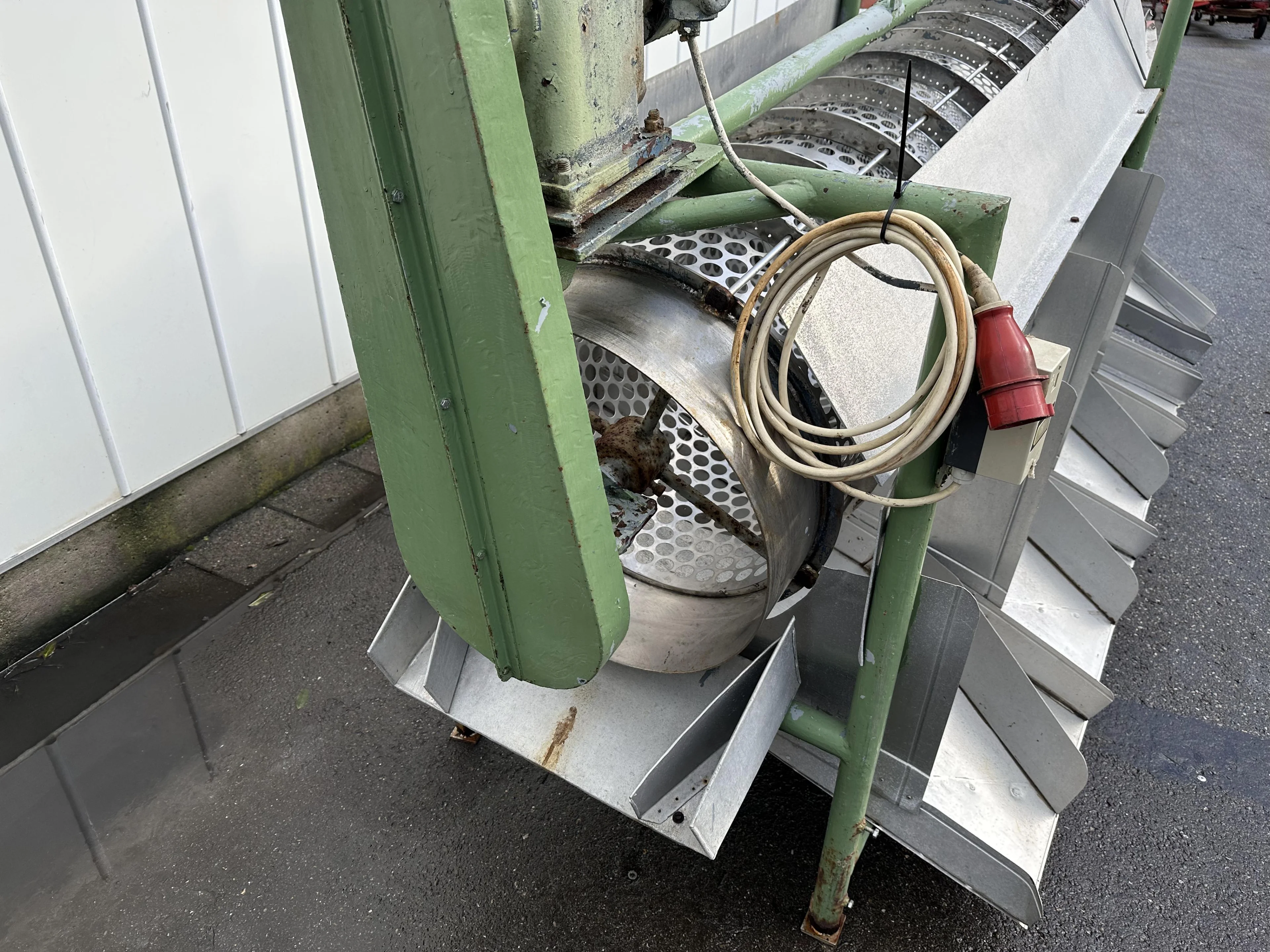 Drum sorter used for mushrooms • Duijndam Machines