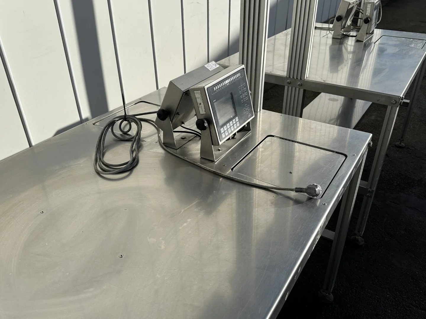 DTS V Stainless steel working table with aluminium legs and 2 DTS V ...