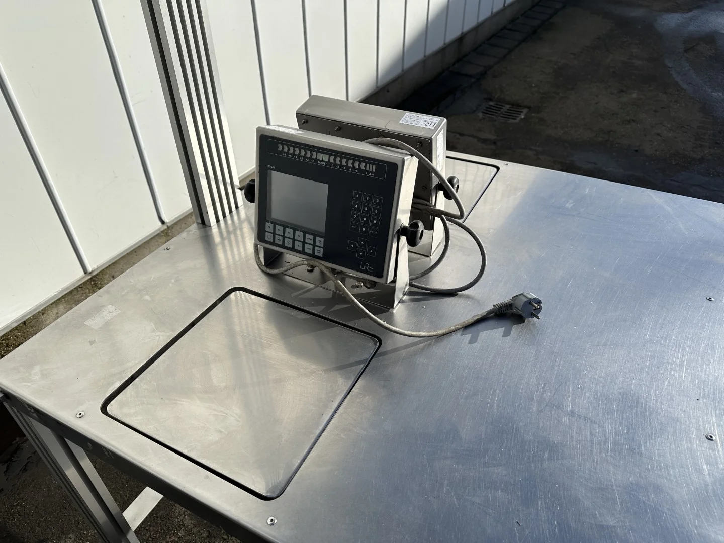 DTS V Stainless steel working table with aluminium legs and 2 DTS V ...