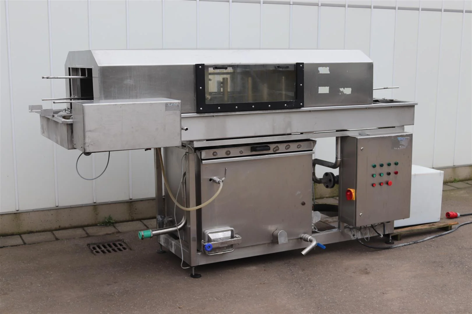 EFM industrial tray and cratewasher • Duijndam Machines