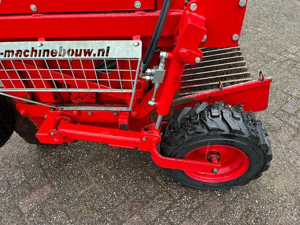 Elco SL3VBM bed lifter with 3 shaking grates • Duijndam Machines