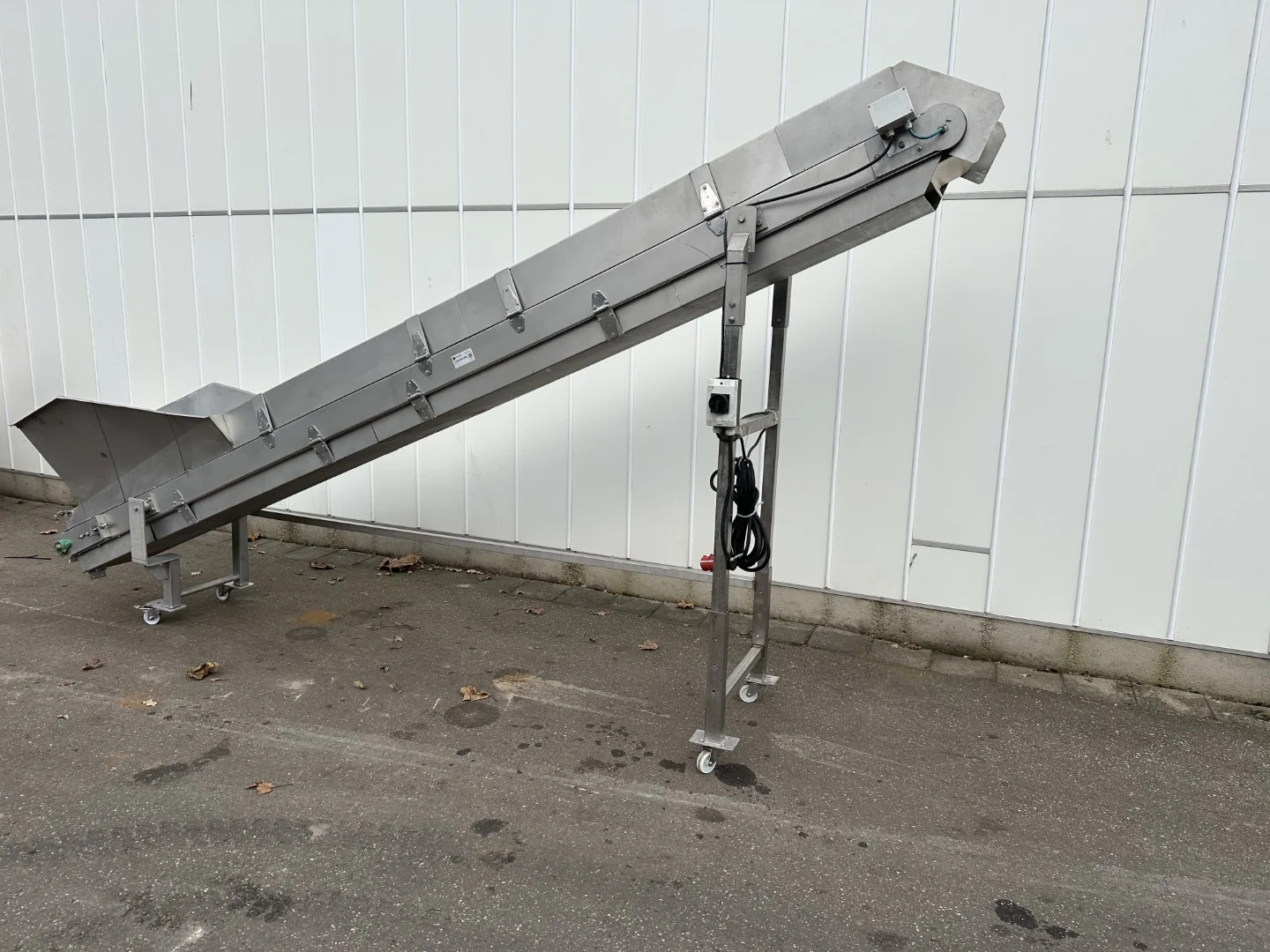 Elevator incline conveyor stainless steel 475 x 40 cm • Duijndam Machines