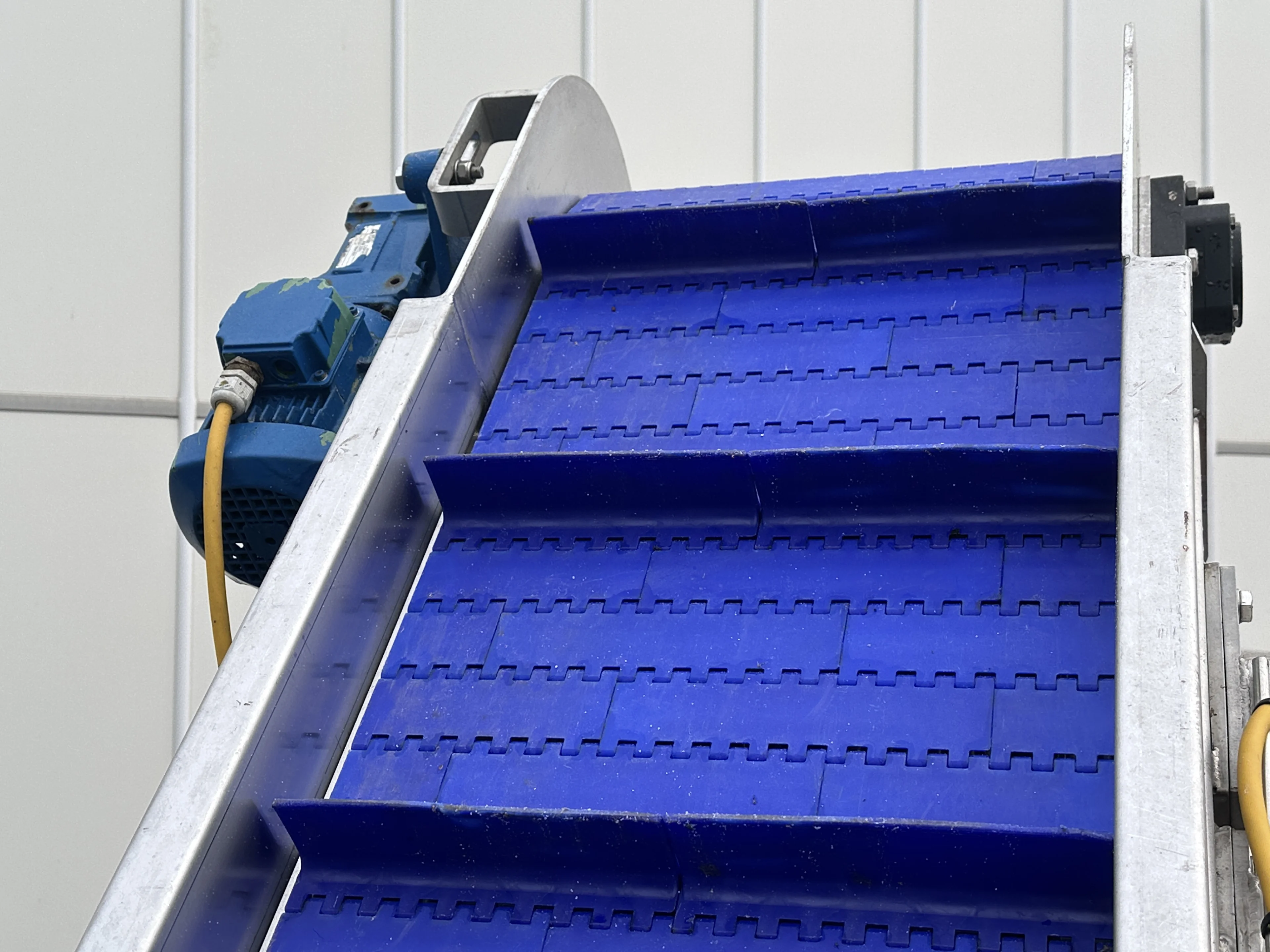 EL elevator incline conveyor stainless steel 270 x 40 cm • Duijndam ...