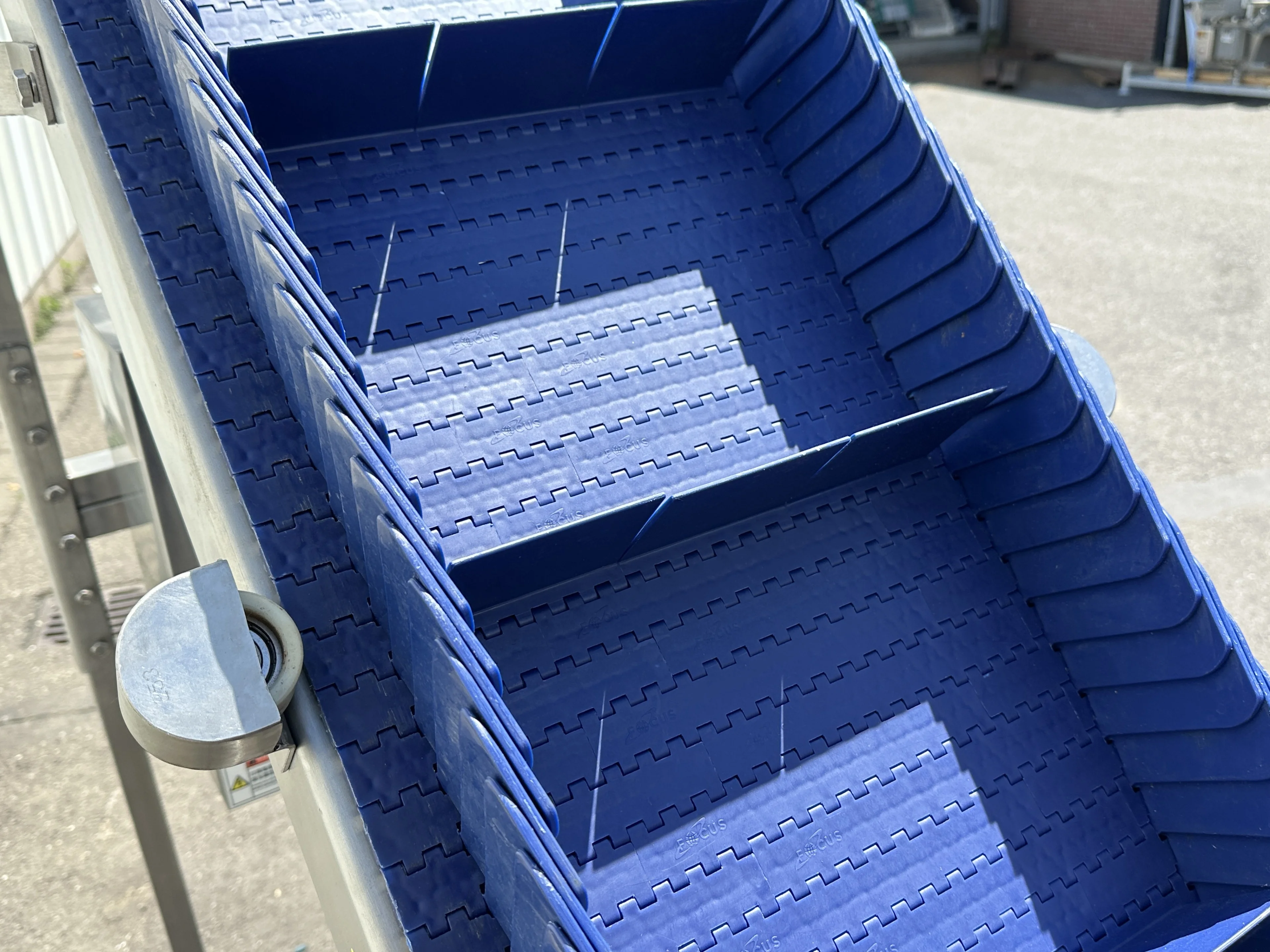 Elevator incline conveyor stainless steel frame with PP Modulair belt ...