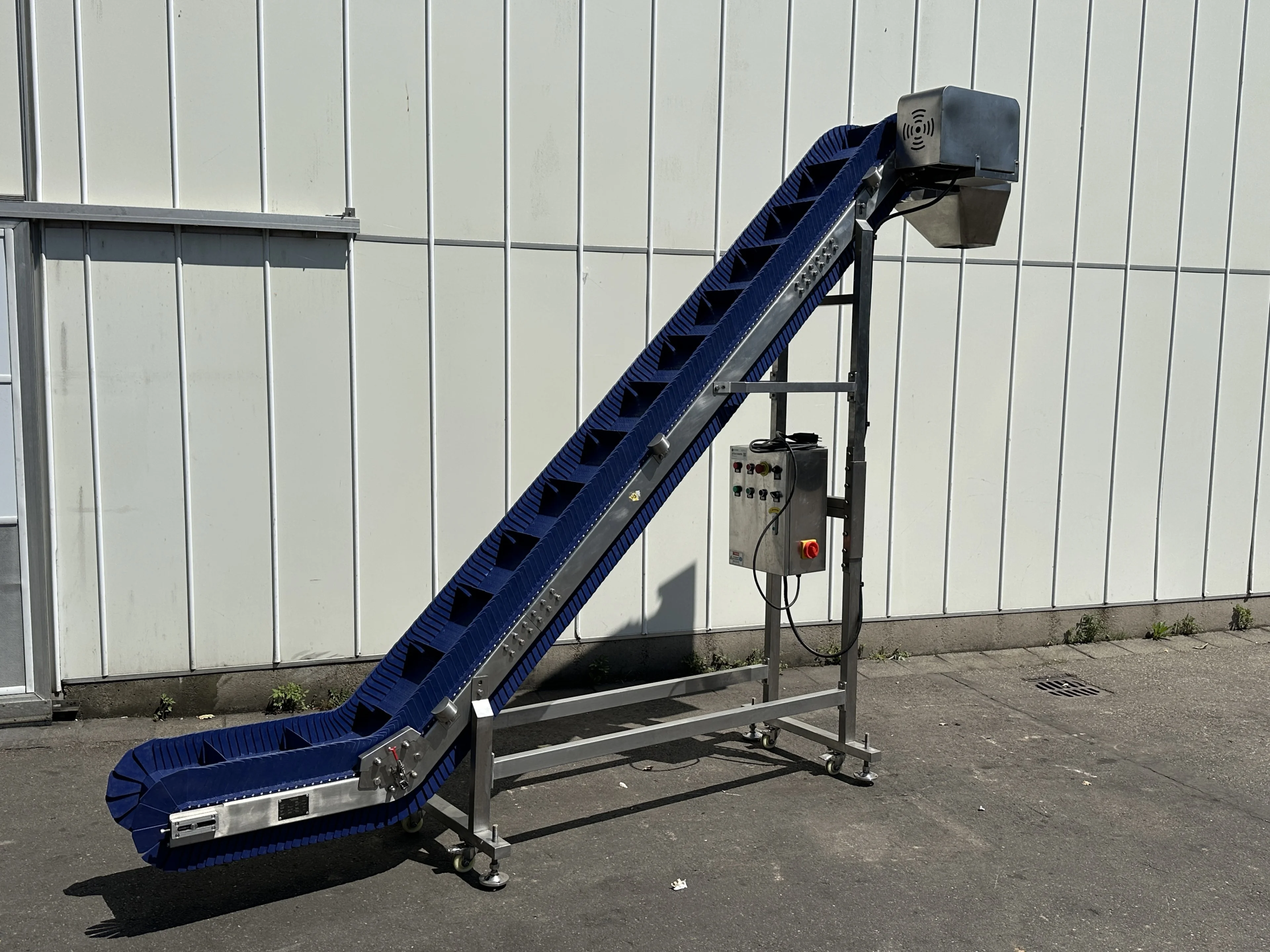 Elevator incline conveyor stainless steel frame with PP Modulair belt ...