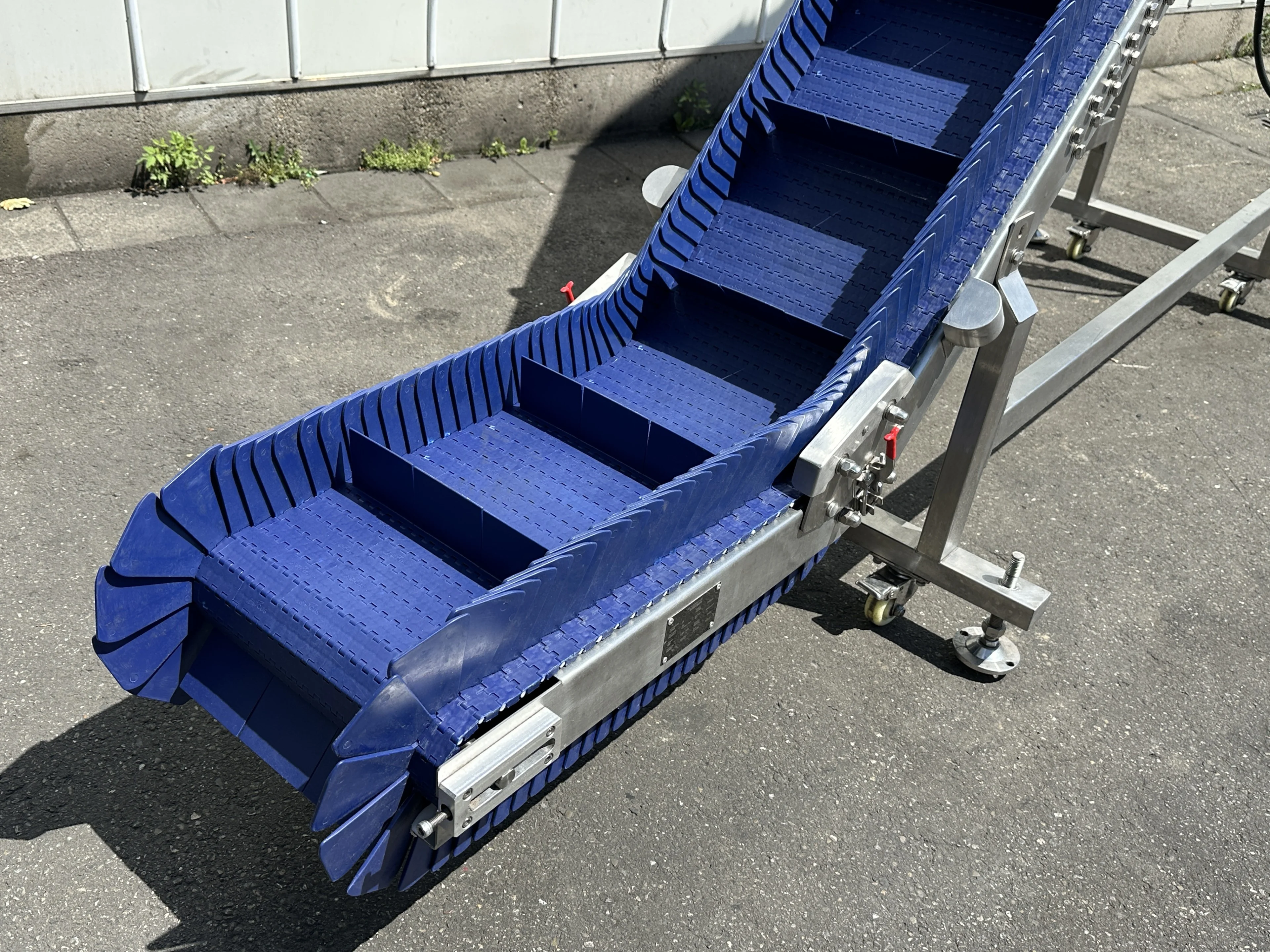 Elevator incline conveyor stainless steel frame with PP Modulair belt ...