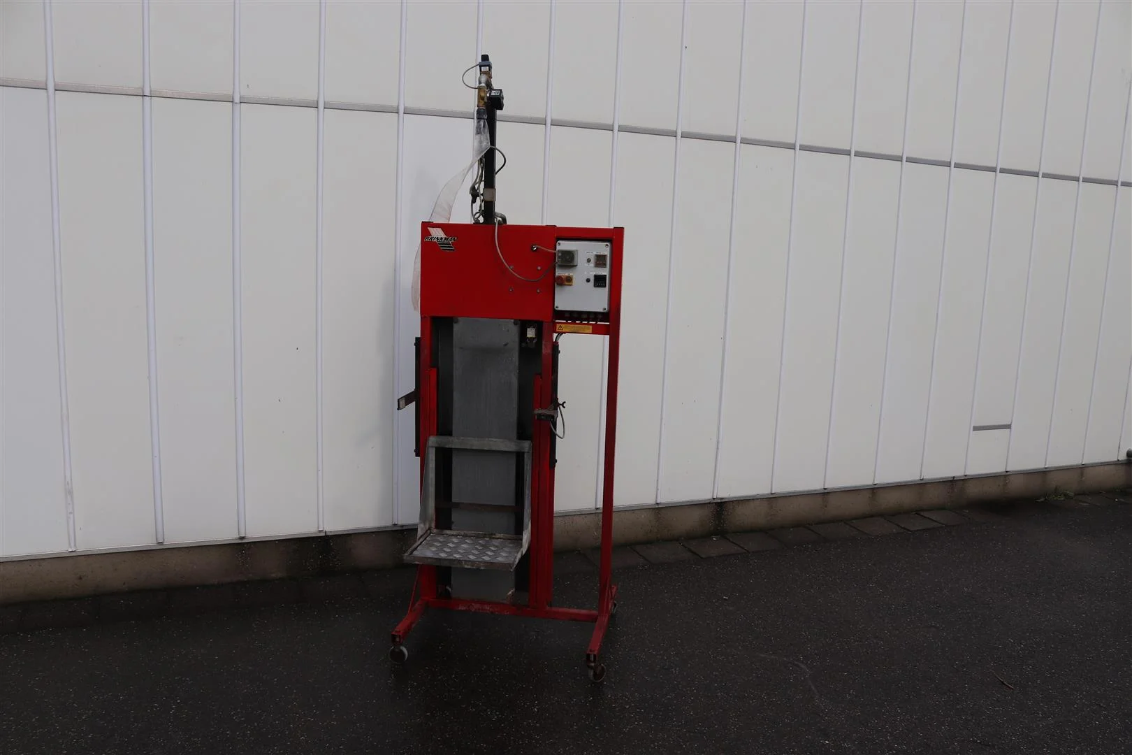 Berg bucket filling system for flowers • Duijndam Machines