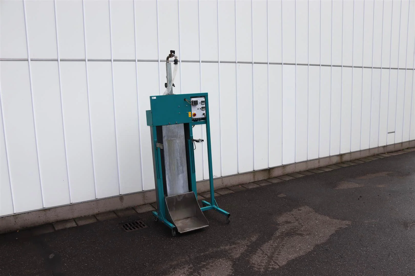 Berg bucket filling system for flowers • Duijndam Machines