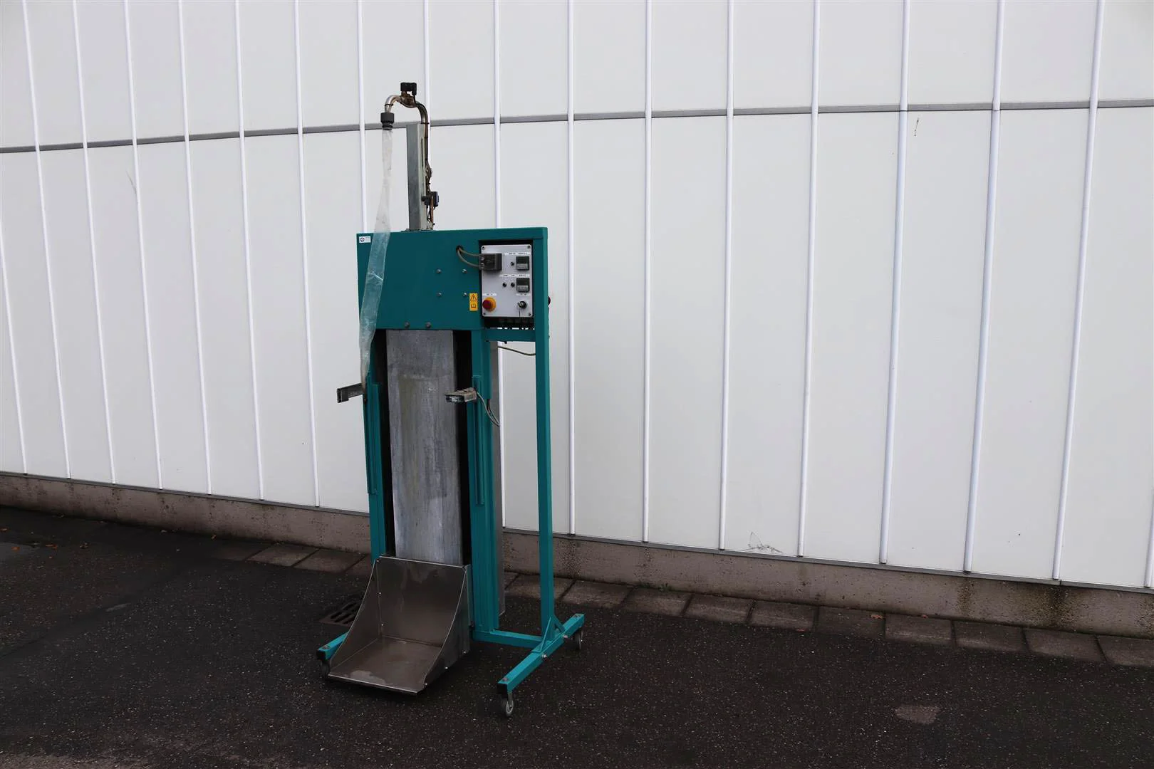 Berg bucket filling system for flowers • Duijndam Machines