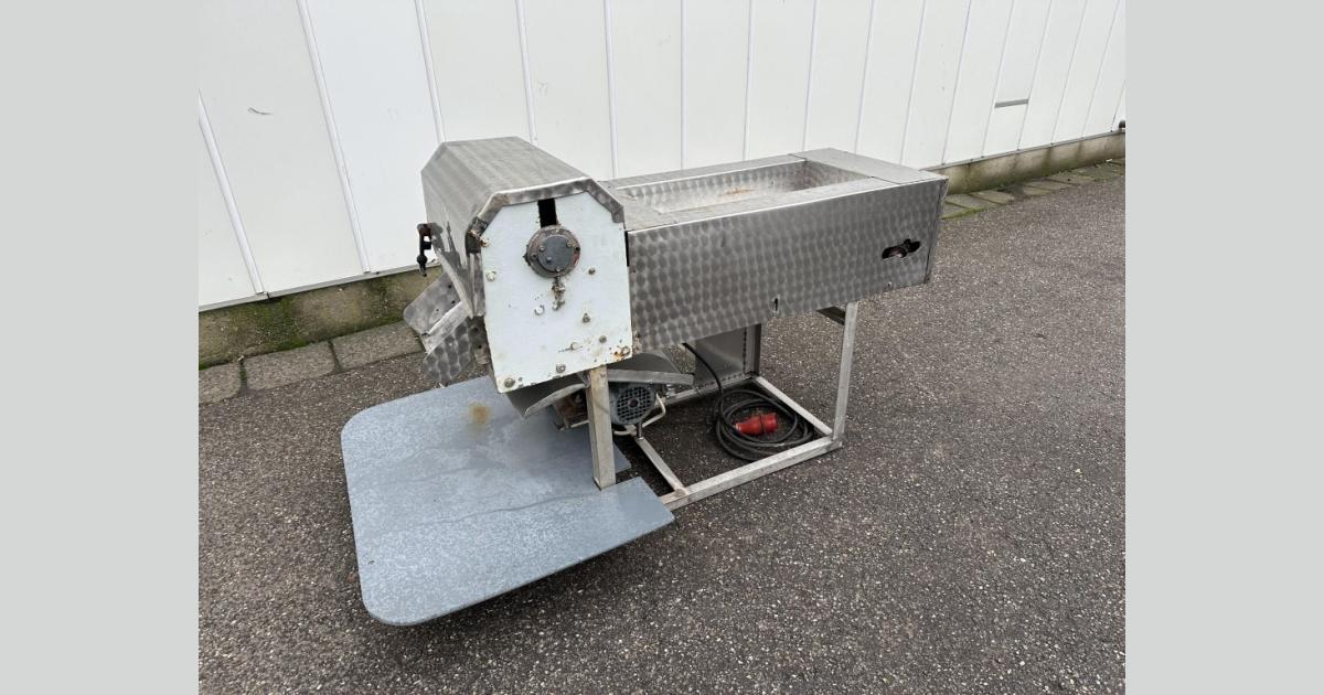 Enbe snijmachine voor champignons en andere groenten • Duijndam Machines