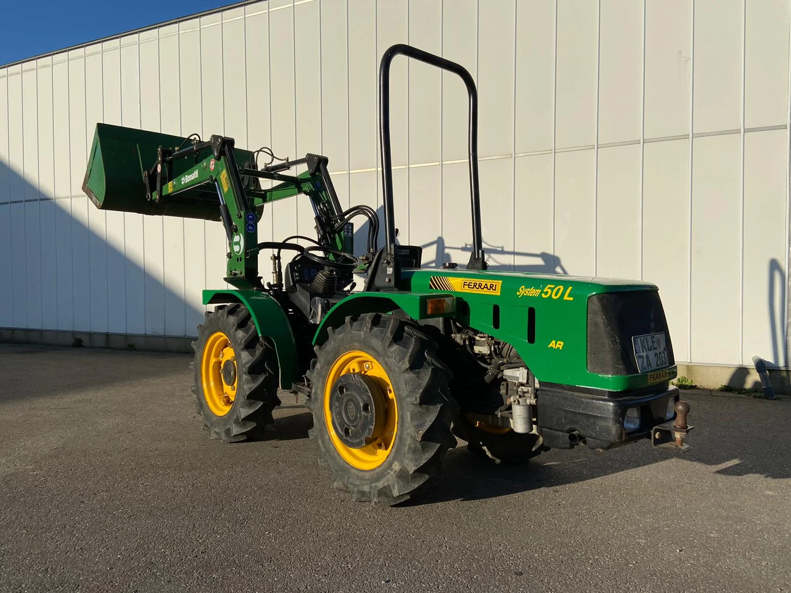 Ferrari 50 L AR reversible tractor with articulated steering and ...