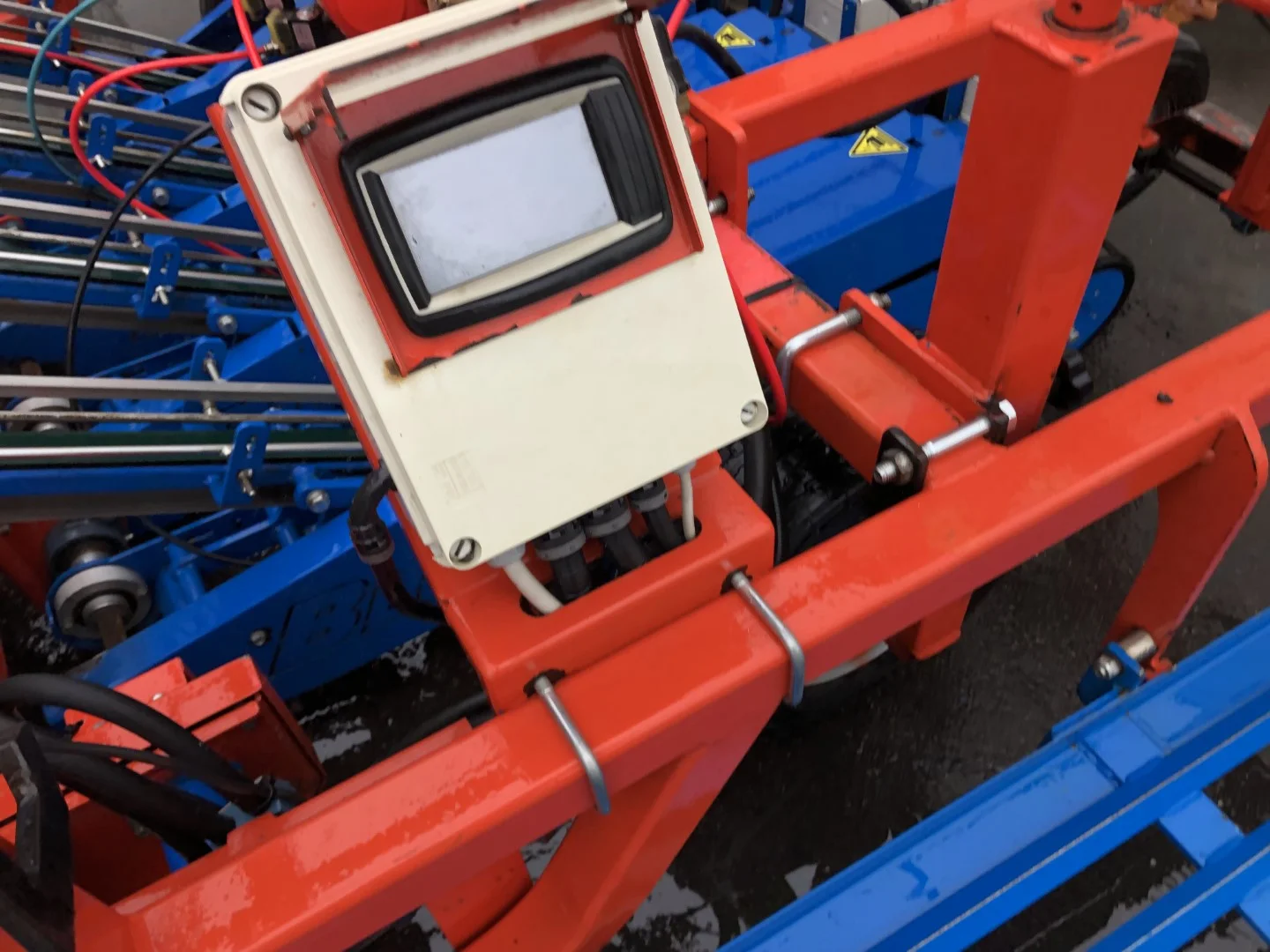 Ferrari Fastblock planteuse pour presses mottes avec 4 rangs • Duijndam ...