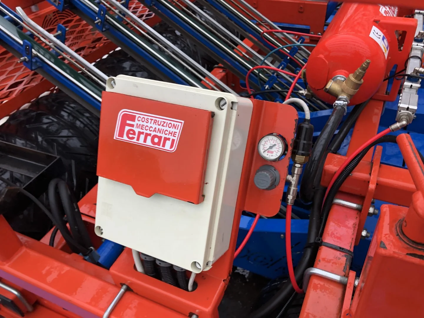 Ferrari Fastblock planteuse pour presses mottes avec 4 rangs • Duijndam ...