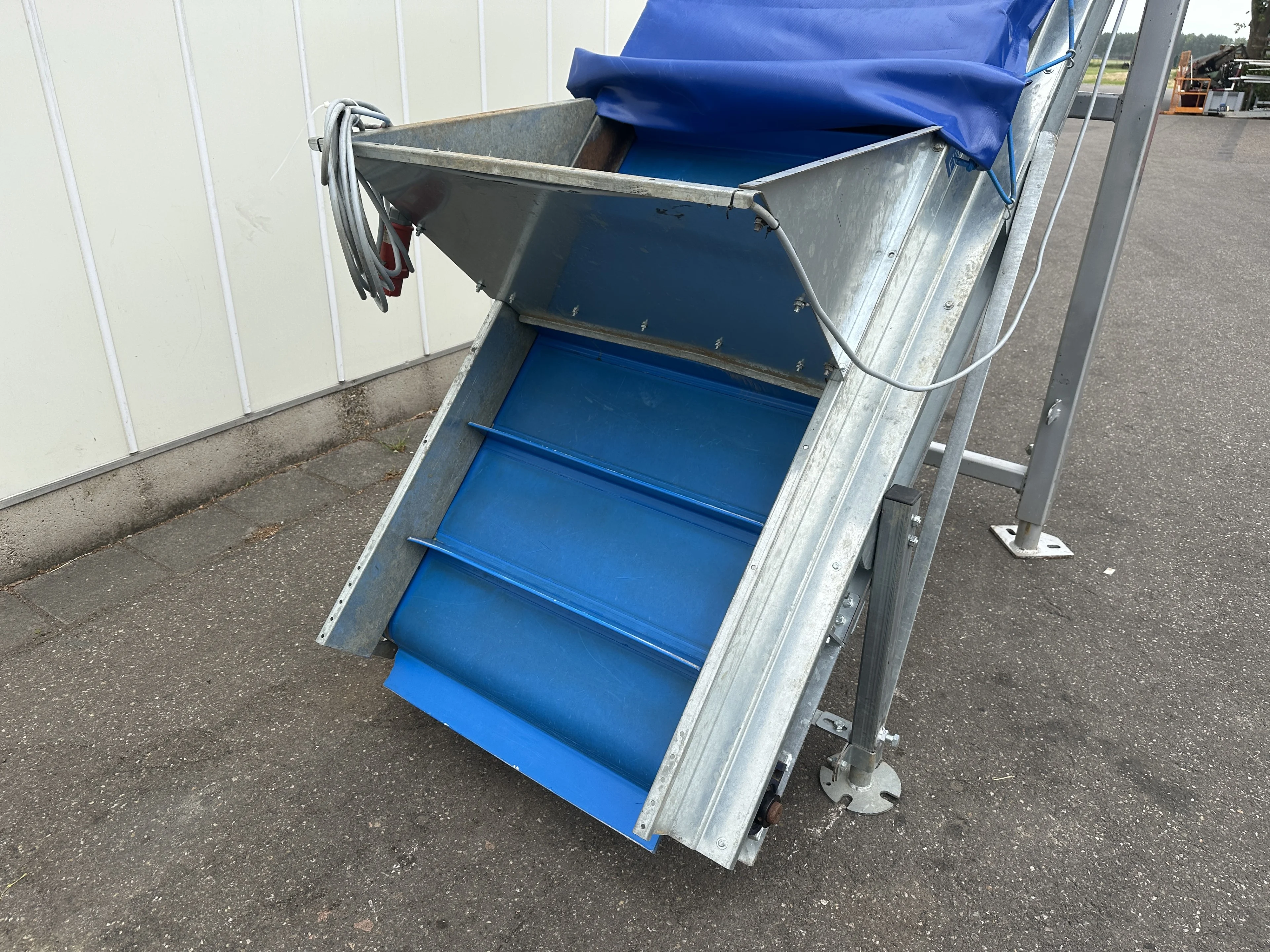 Flauw elevator incline conveyor 265 x 77cm • Duijndam Machines