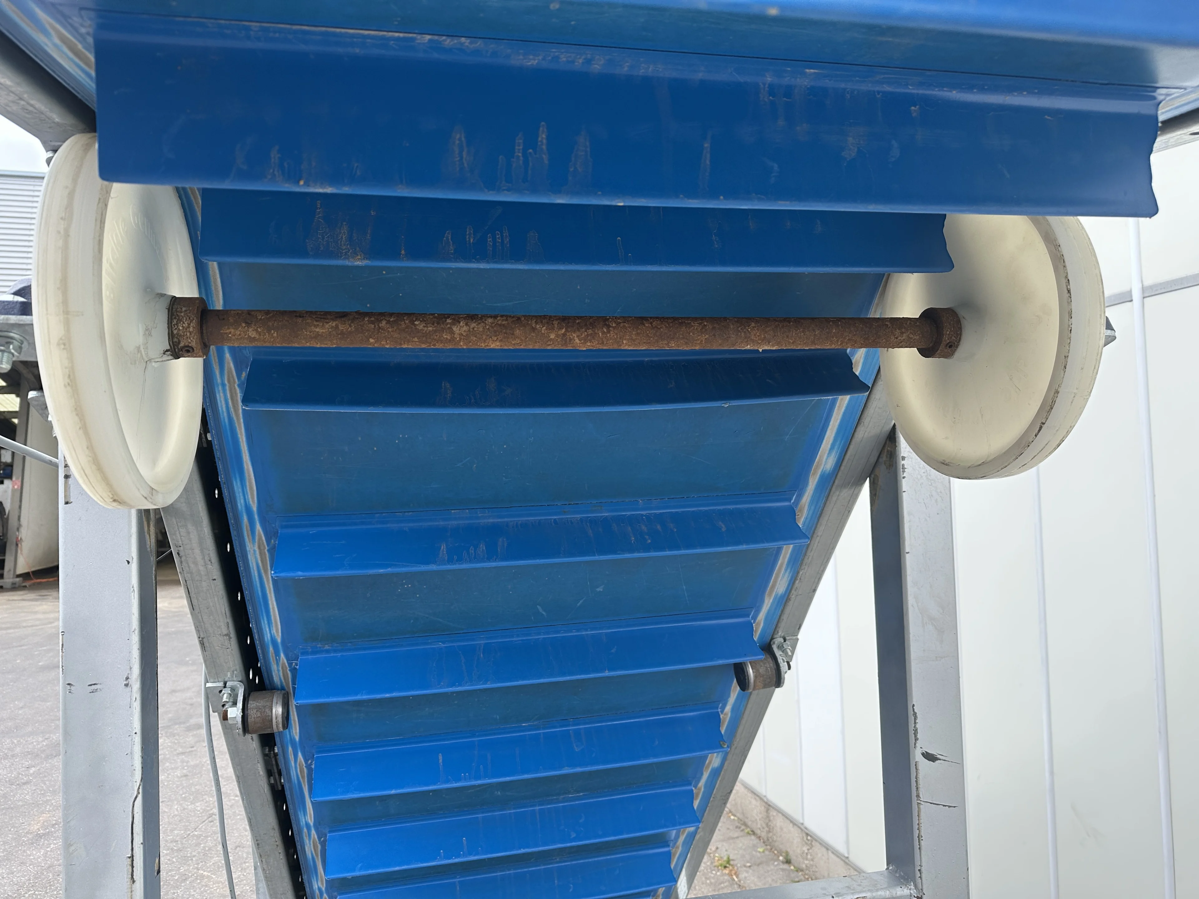 Flauw elevator incline conveyor 265 x 77cm • Duijndam Machines