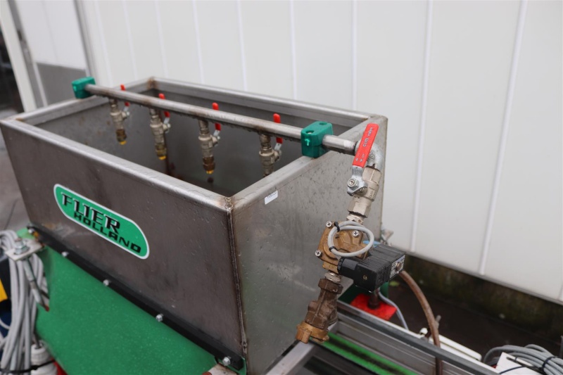 Flier tray watering unit • Duijndam Machines