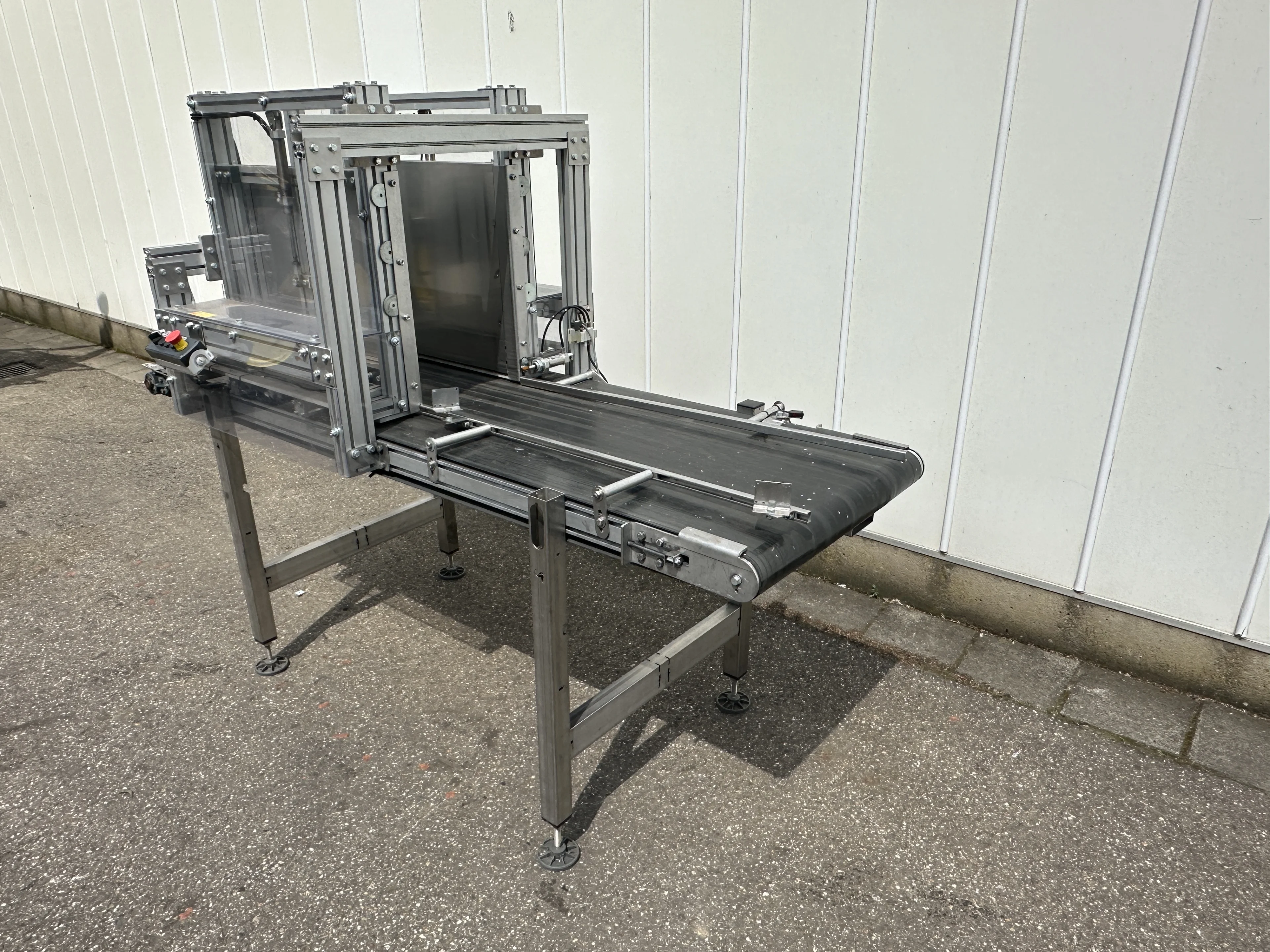 Flier destacking machine for trays • Duijndam Machines